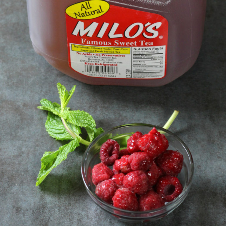 Raspberry Mint Tea - Sip A Delicious Glass This Summer!
